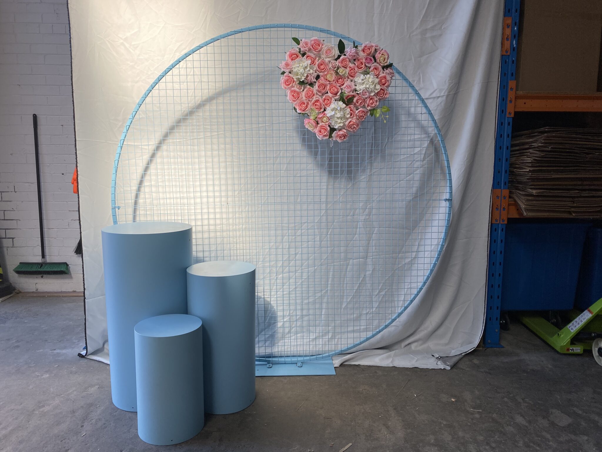 AI46 2m stand round mesh backdrop, color: white, black, blue and pink ...